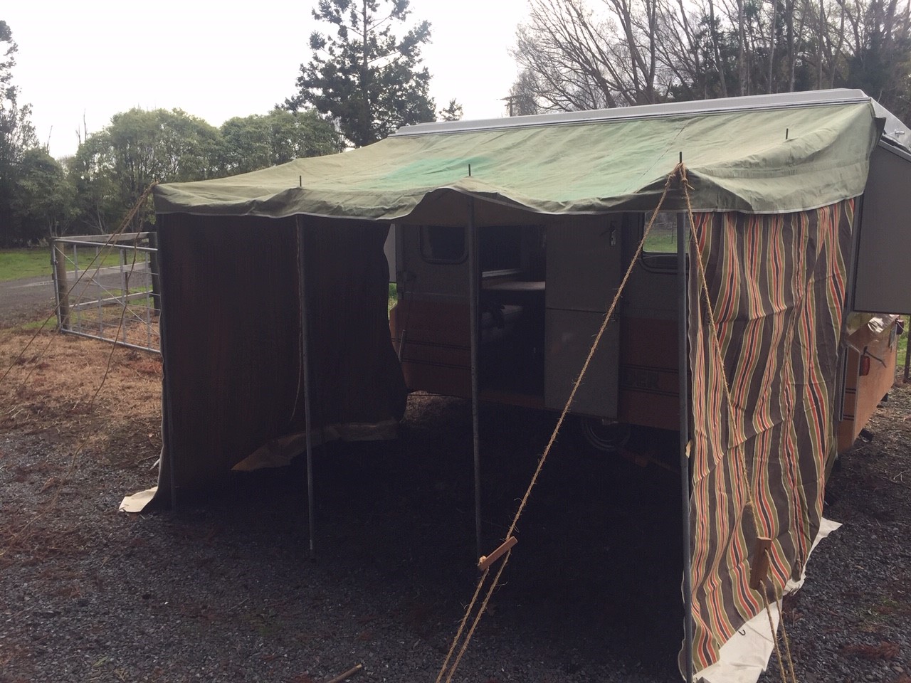 *SOLD* 1979 Lightweight Expander caravan pop top â€“ 5 berth