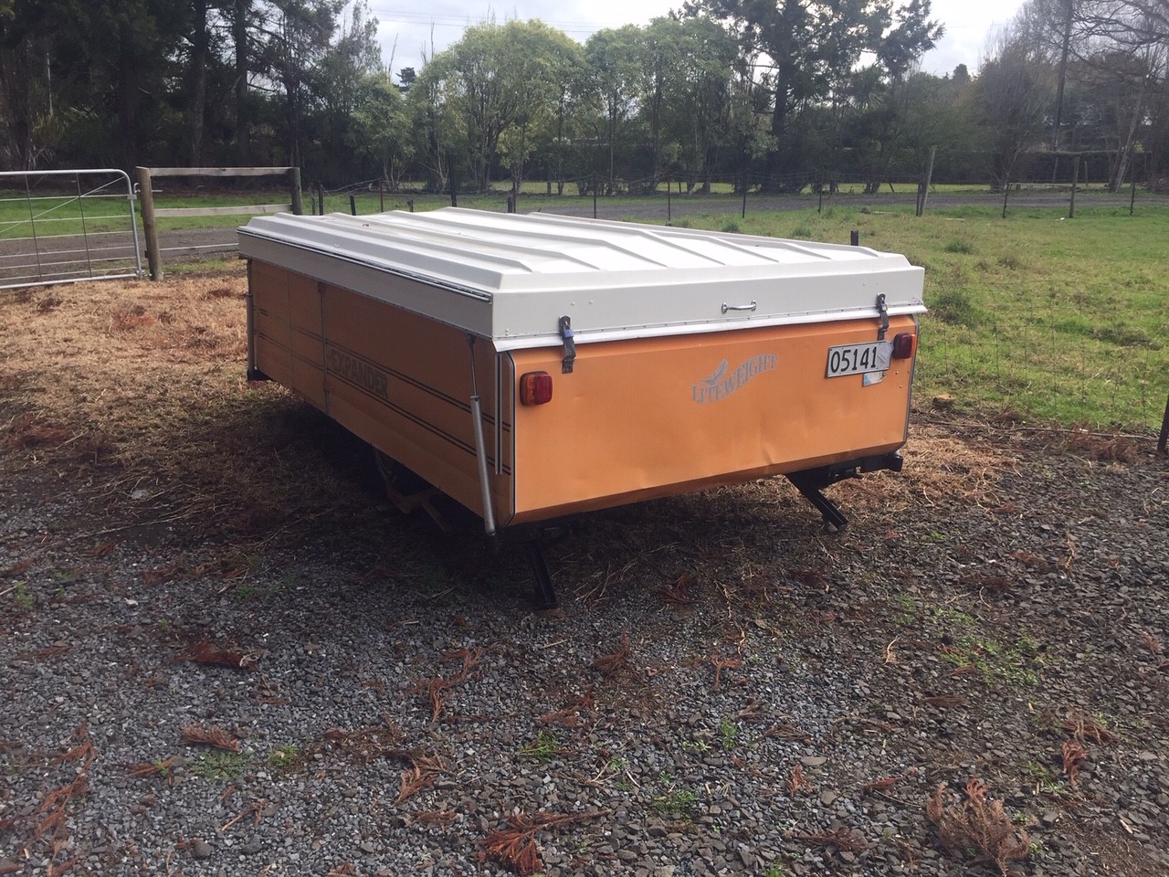 *SOLD* 1979 Lightweight Expander caravan pop top â€“ 5 berth